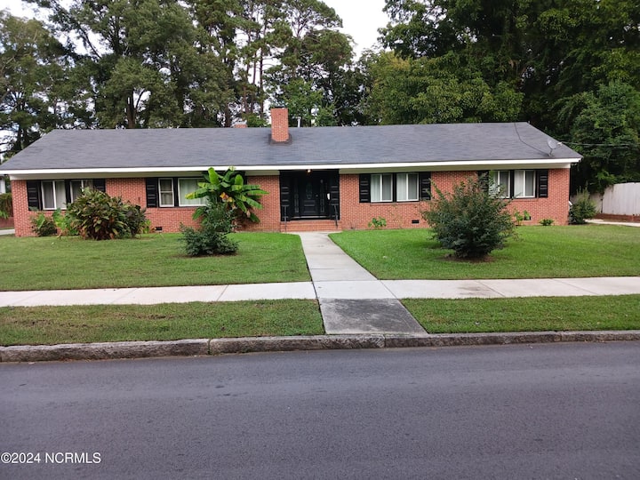 City Charmer 3bd/2.1 Bth, 2800 Sf Home - Wilson, NC