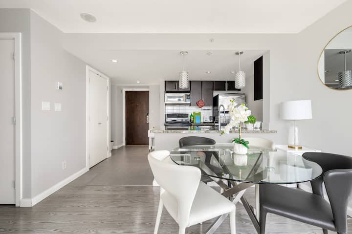 Stunningwaterfront 2bdr Downtown - North Vancouver