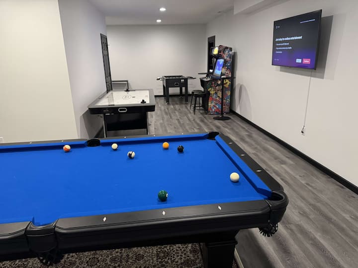 Game Room | Massage | Theater | Hot Tub | 4720 Ft² - Lynchburg, OH