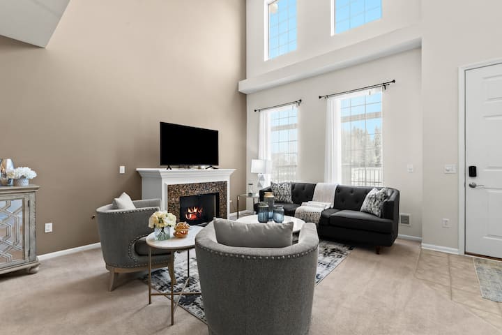 *New* Auburn Hills Dt Condo - Pontiac, MI