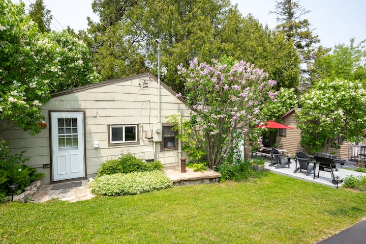 Vintage Cottage In Fish Creek Cottage #1 - Egg Harbor, WI