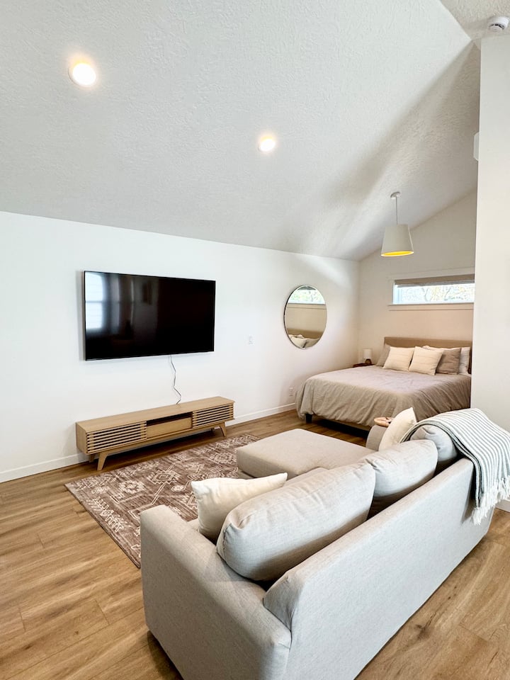 Private, Modern Boise Sunset Neighborhood Studio - Boise
