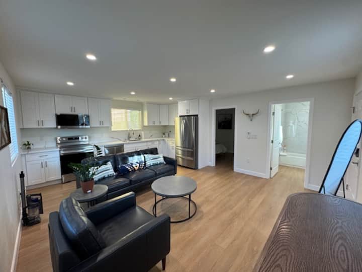 Charming 1-bedroom Adu In Long Beach - Los Alamitos, CA