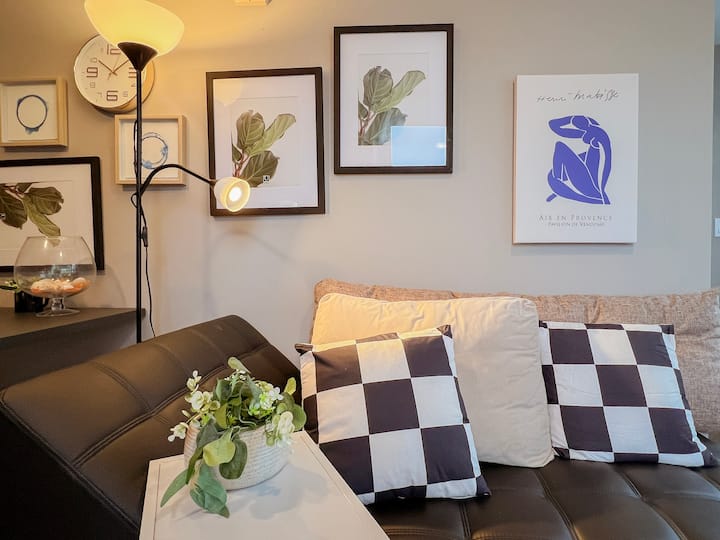 Trendy 3beds Loft | Paid Pvt. Parking+uni District - 키치너