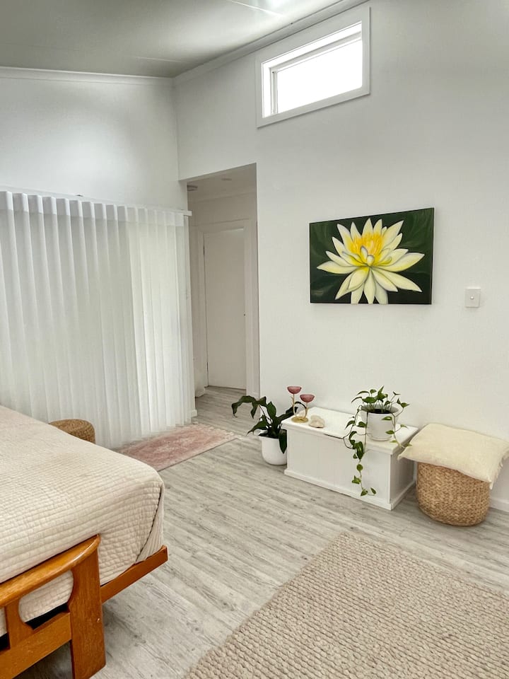 Little White Lotus House - South Golden Beach