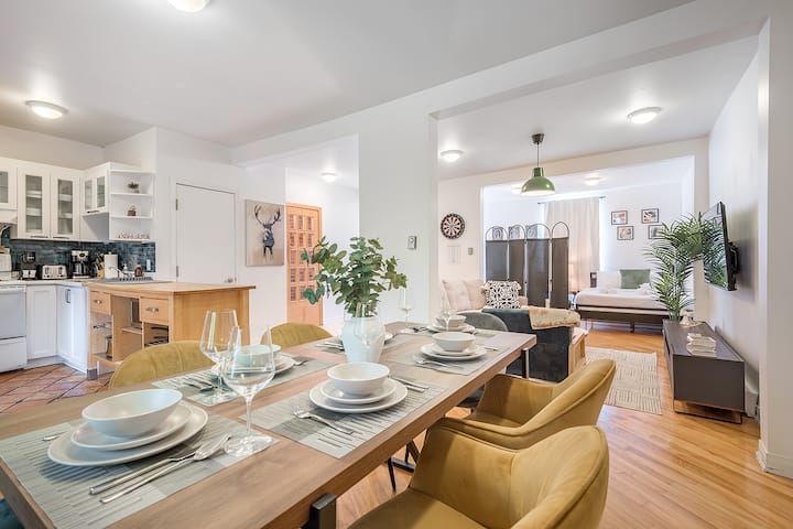 Stylish Loft Retreat | Prime Location | Sleeps 8 - Montreal