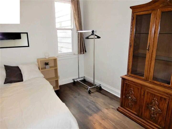 Comfortable & Private Room, Close To Everything - Toronto