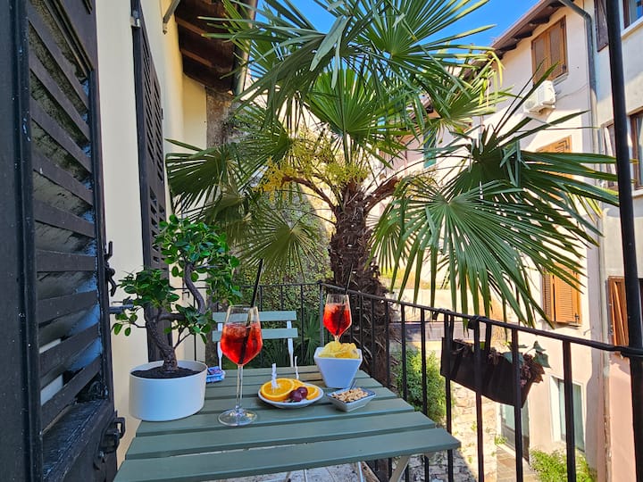 Bright House In Old Town Desenzano - Padenghe Sul Garda