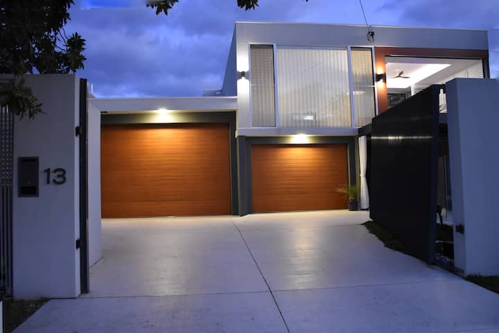 Executive Coolum Beach Villa - Coolum Beach