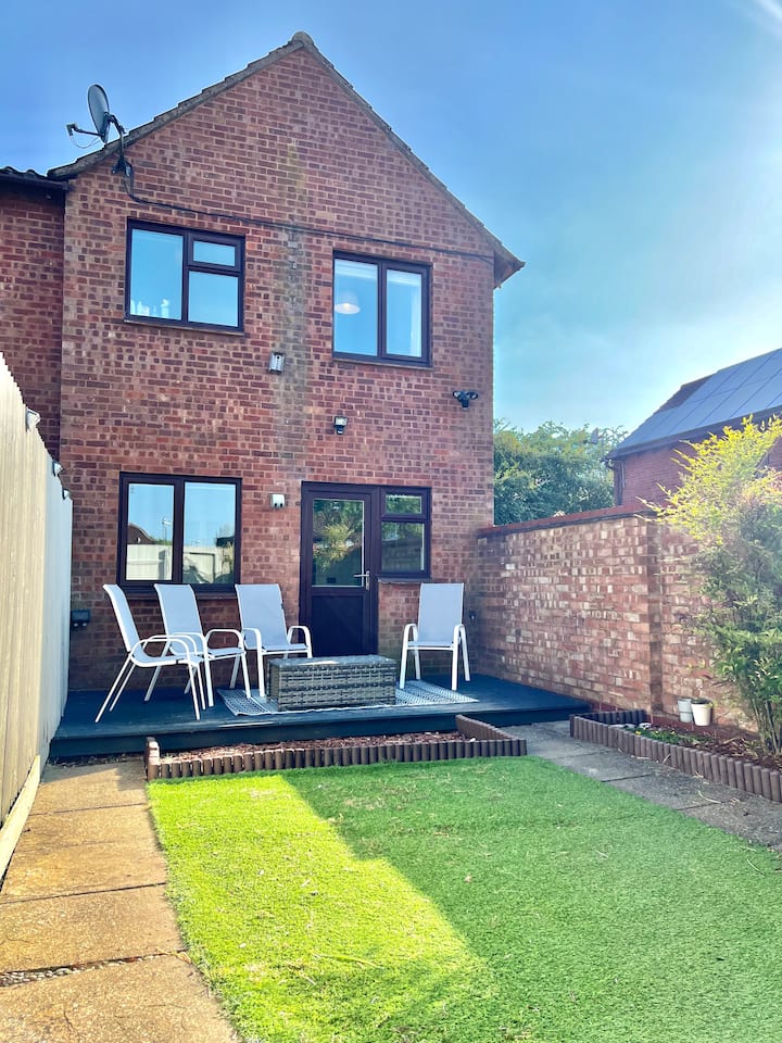 Furzton - Modern Home + Garden, Free Parking, Tv - Milton Keynes