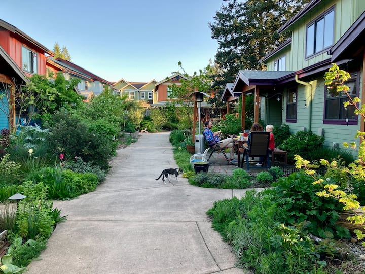 Cozy Pdx Townhouse In Co-housing - Portland, OR