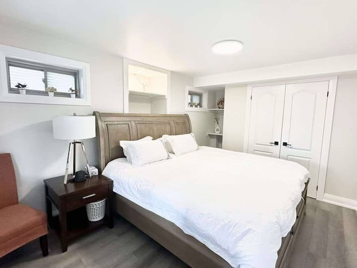 Private Walkout Modern Apartment - Newmarket