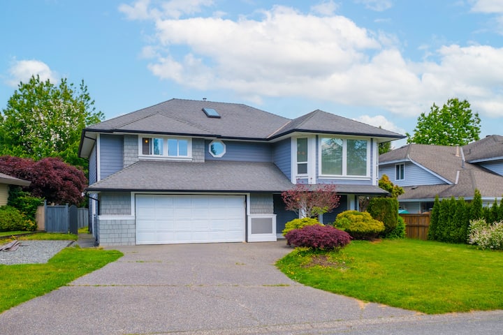 Surrey Family Home W/ Patio & Garden – 3br 2ba - Surrey