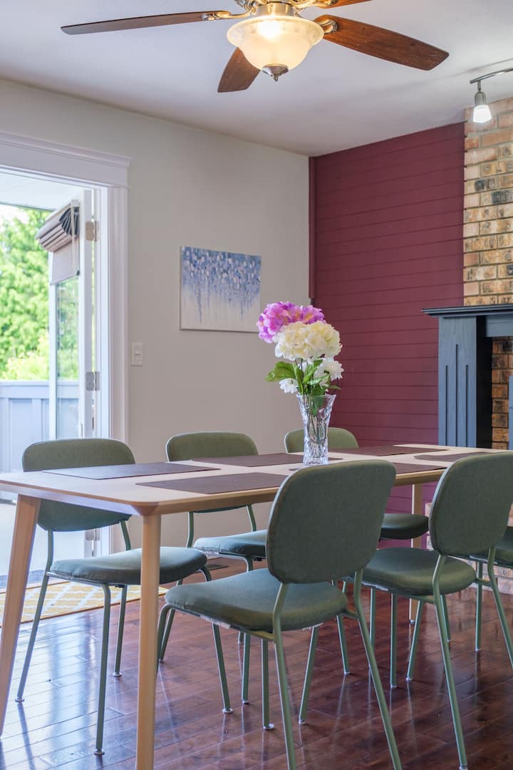 Surrey Family Home W/ Patio & Garden – 3br 2ba - Surrey, BC