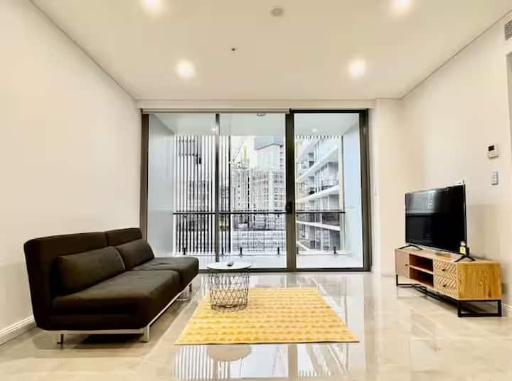 Spacious & Modern 1br Apartment In Olympic Park - Strathfield