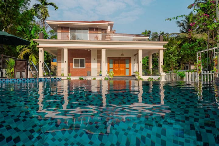 Stayvista 27 Flora - 5br Villa W/ Pool & Lawn - Alibag