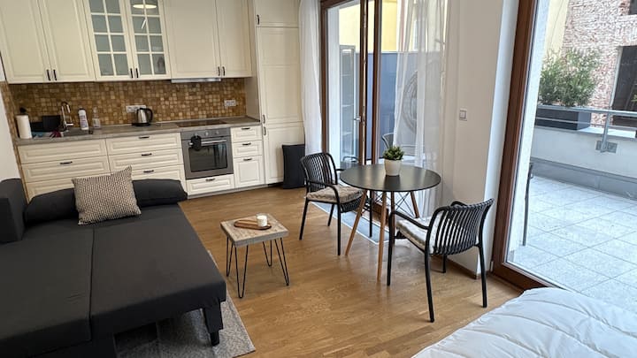 Modern Apartment With Private Jacuzzi & Terrace - Prague