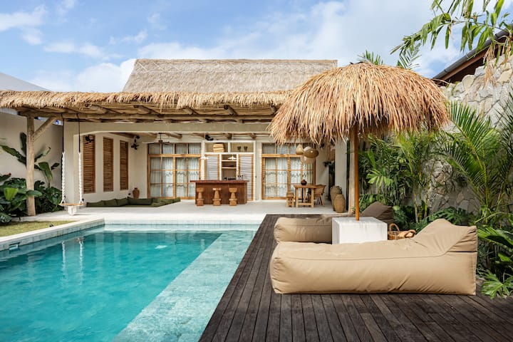 Luxury 2br Villa W/large Pool •Walk To Beach&cafes - Australia