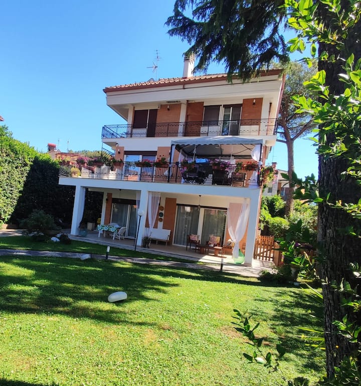 Appia Antica Roma 6 Bed Garden Apartment - Rome
