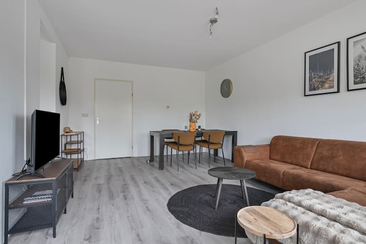 City Escape With Canal Views - Schiedam