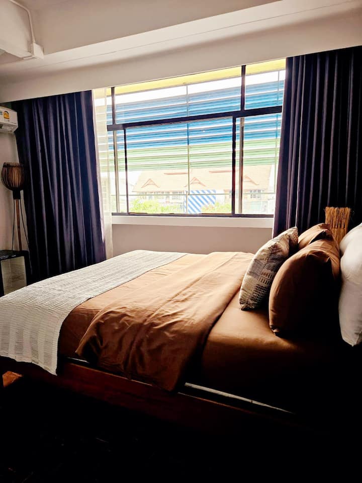 Rm 4c: Private | Queen Bed - 清邁