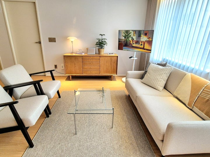 "신규오픈"[ Chapter 2.] /서면/전포카페거리/전포역도보5분/짐보관 - Busan