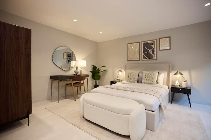 Chic London Living – Upscale 2br Home With Style -