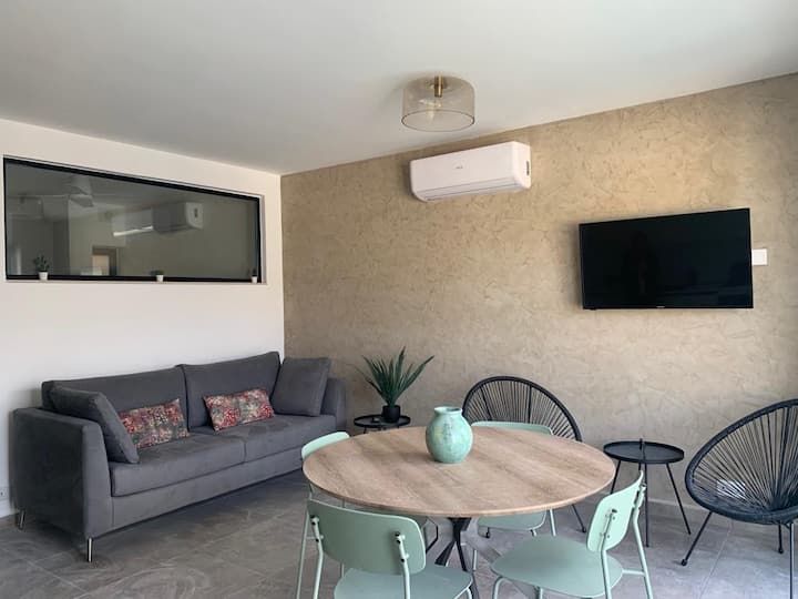 2 Bedroom Luxury Sea View Apt - Malta