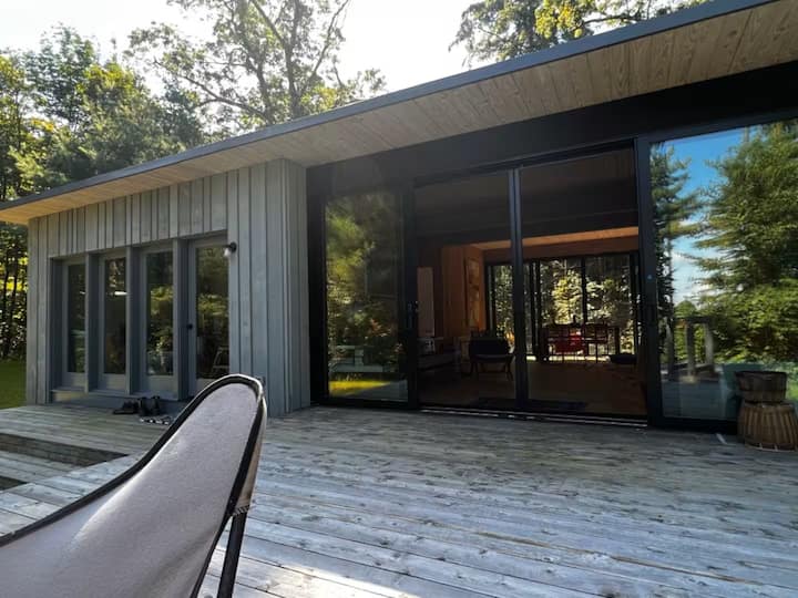 16-acre Bauhaus Inspired Haven - Greenfield, MA