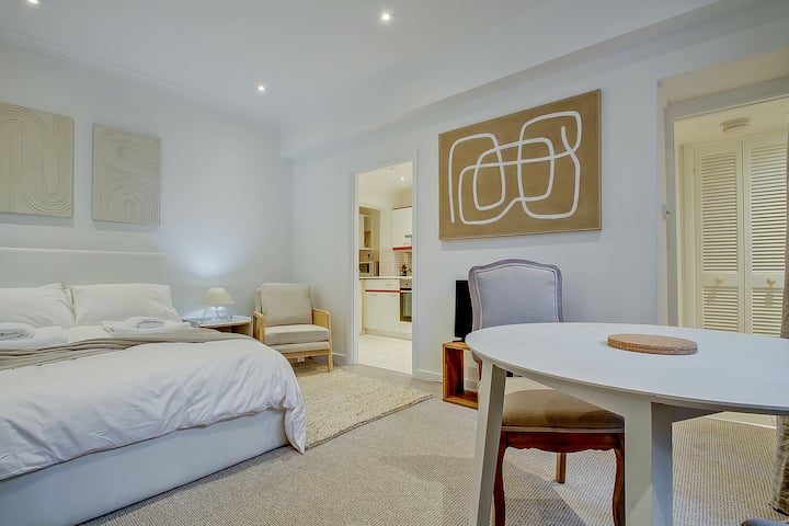 Calm Relaxing & Cosy Studio Apt W/private Entrance - Chelsea