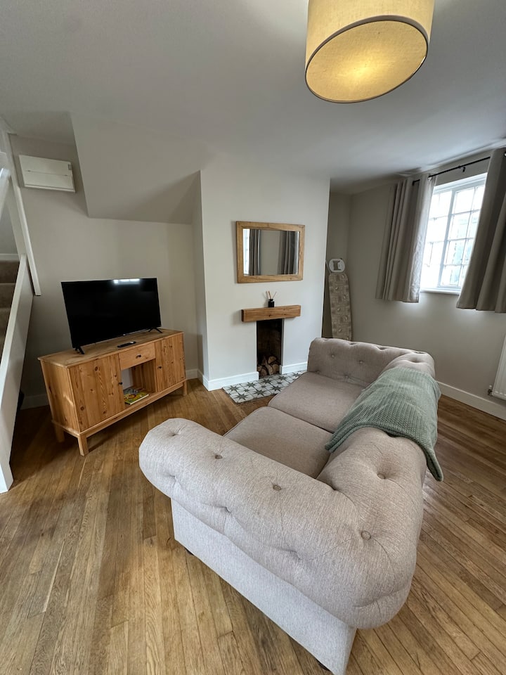 Daisy Cottage - East Midlands Airport (EMA)