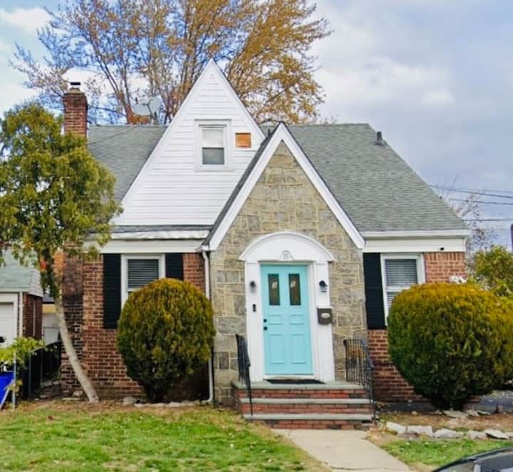 Modern 5br Gem| 5 Min To Jfk| Mall & Train Nearby! - New York