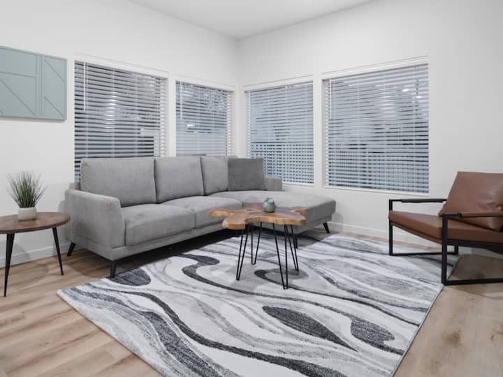 Modern 2br/2ba Oasis - Spokane, WA