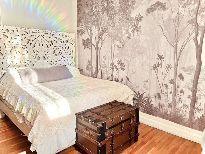 Enchanting Historical Abode - Suspension Bridge, Spokane