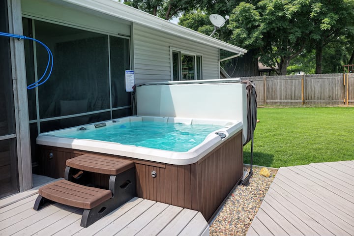 Perfect Getaway | Hot Tub, 6 Kings, Arcade, +More - Plymouth, MN