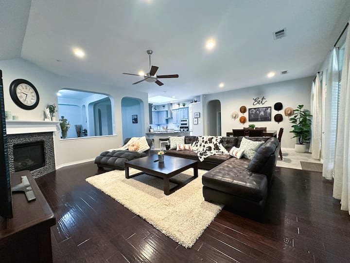 Updated* Spacious Home Near Att Fifa World Cup - Grand Prairie, TX