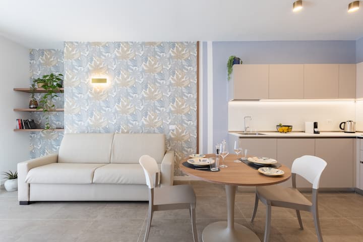 Lumia Living - Superior Apartment, Lake View - Limone Sul Garda