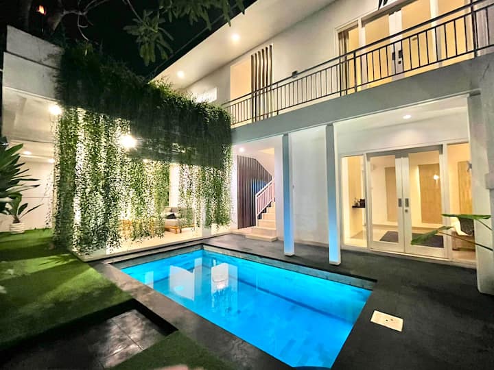 2br Villa W/rooftop & Pool In Berawa Canggu - Canggu