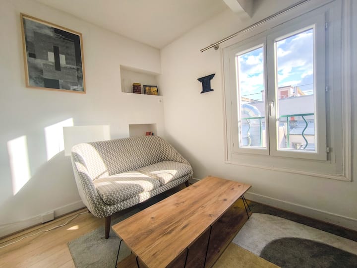 Au Dessus Des Toits Parisiens - Paris