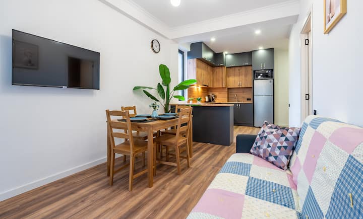 Brand New, Luxury Apartment Up To 8 Guests - Tbilissi