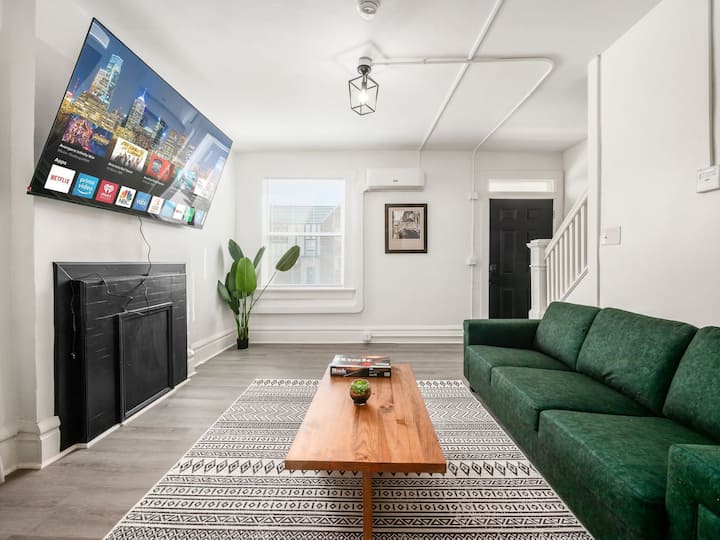 Stylish Condo Near Downtown! - Columbus, OH