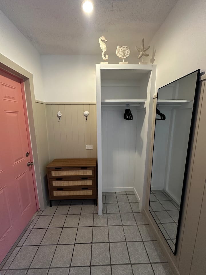 Arvilla Beachfront Studio W/kitchenette  - King - Treasure Island, FL