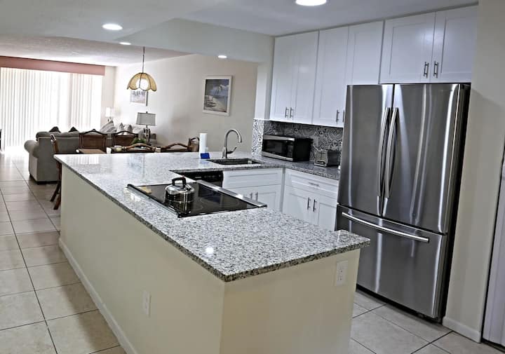 2br/2ba Retreat | Near Img & Beaches | King Bed - Bradenton, FL