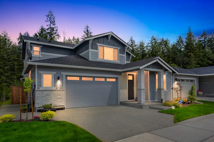 Serene Port Orchard Retreat: 3br W/trails & Views - Port Orchard, WA