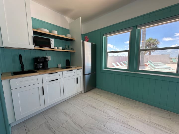 Arvilla Beachfront   Efficient Studio – King - Indian Shores, FL