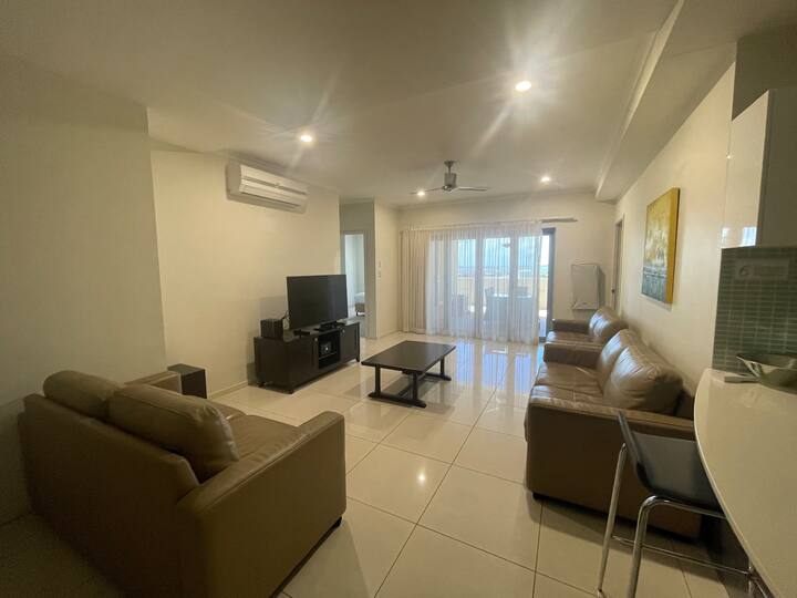 Gladstone City Central Three Bedroom Penthouse - Gladstone