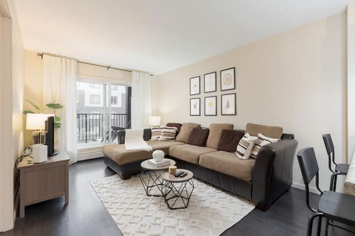 Auras - 2bdrm Condo-steps To Restaurants/shopping - Edmonton