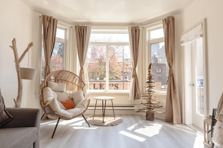 Downtown Cottage Escape - Seattle, WA