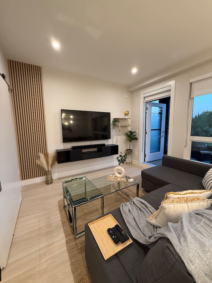 Furnished 1 Bedroom Condo- Tsawwassen/delta - Tsawwassen