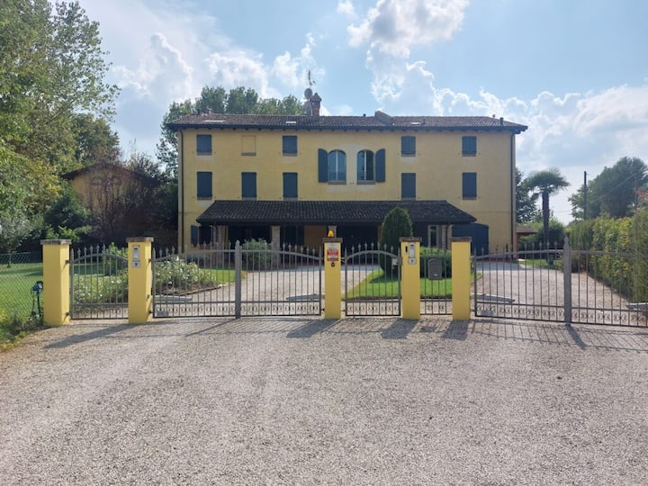Intero B&b: 3 Camere, 2 Bagni, Sala Colazione - Modena